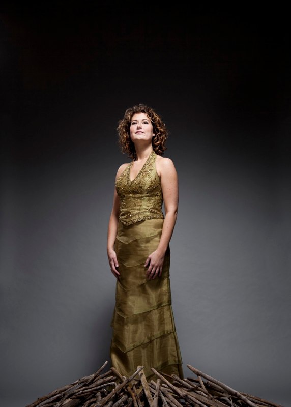 Rosanne van Sandwijk (Mezzo-soprano) - Short Biography [More Photos]